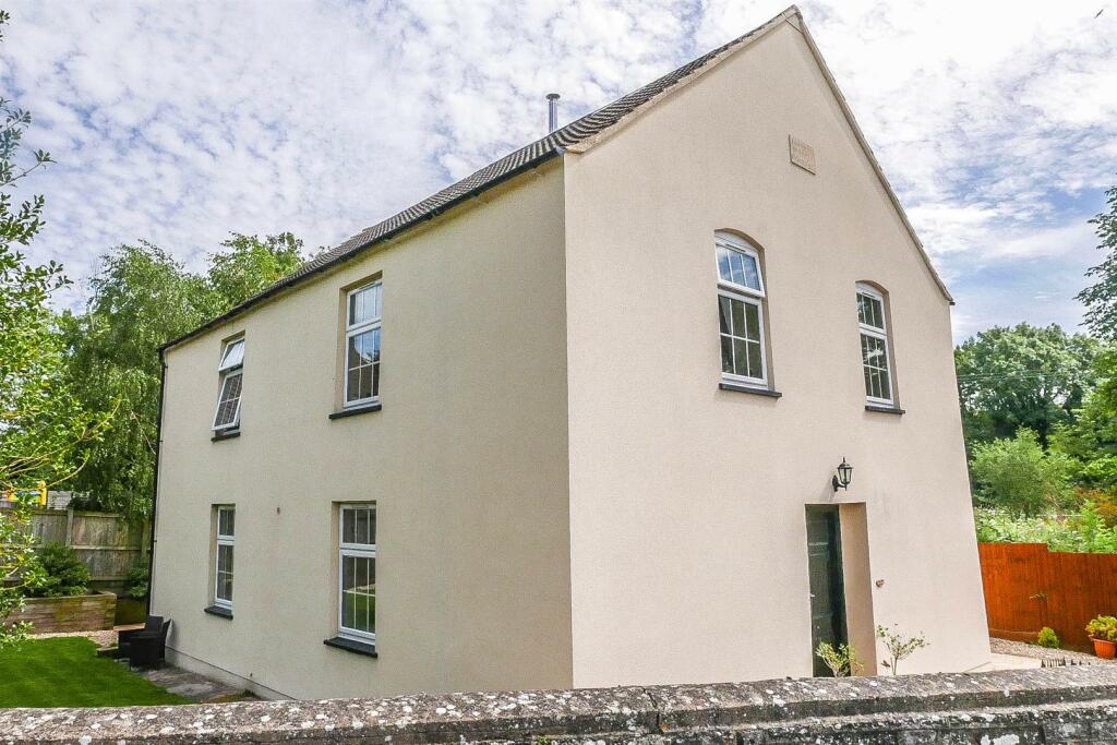 Rightmove property - interesting garden | Mumsnet