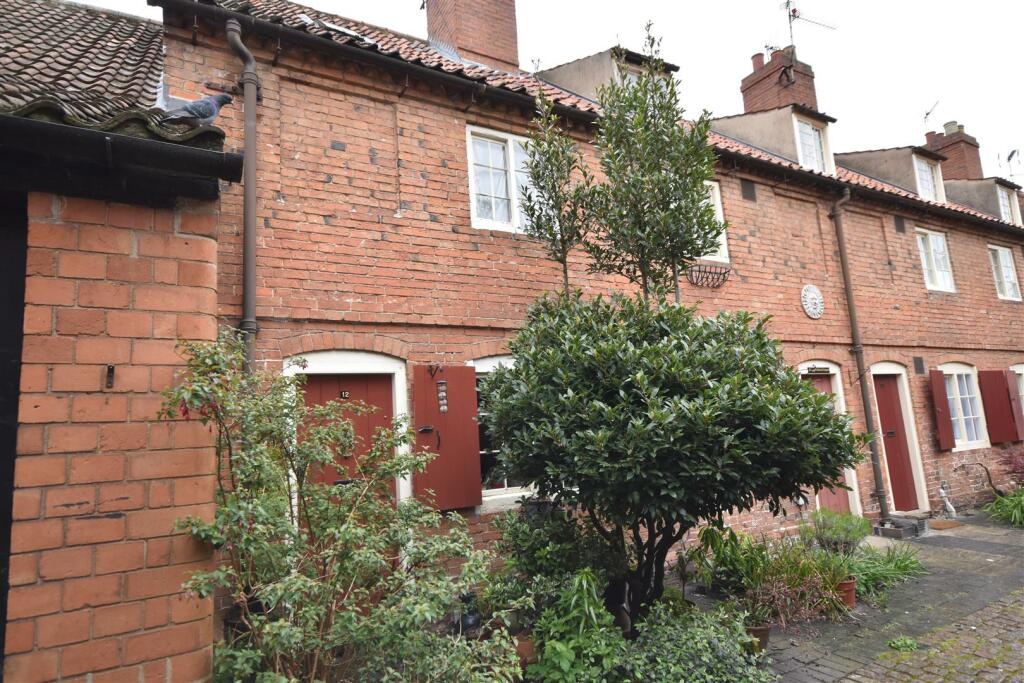2 bedroom terraced house for sale in St. Leonards Court, Newark, NG24