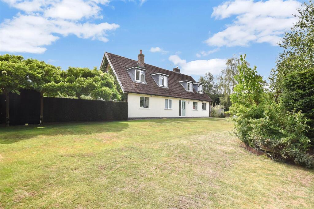 4 bedroom detached house for sale in Top Street, Elston, Newark, NG23