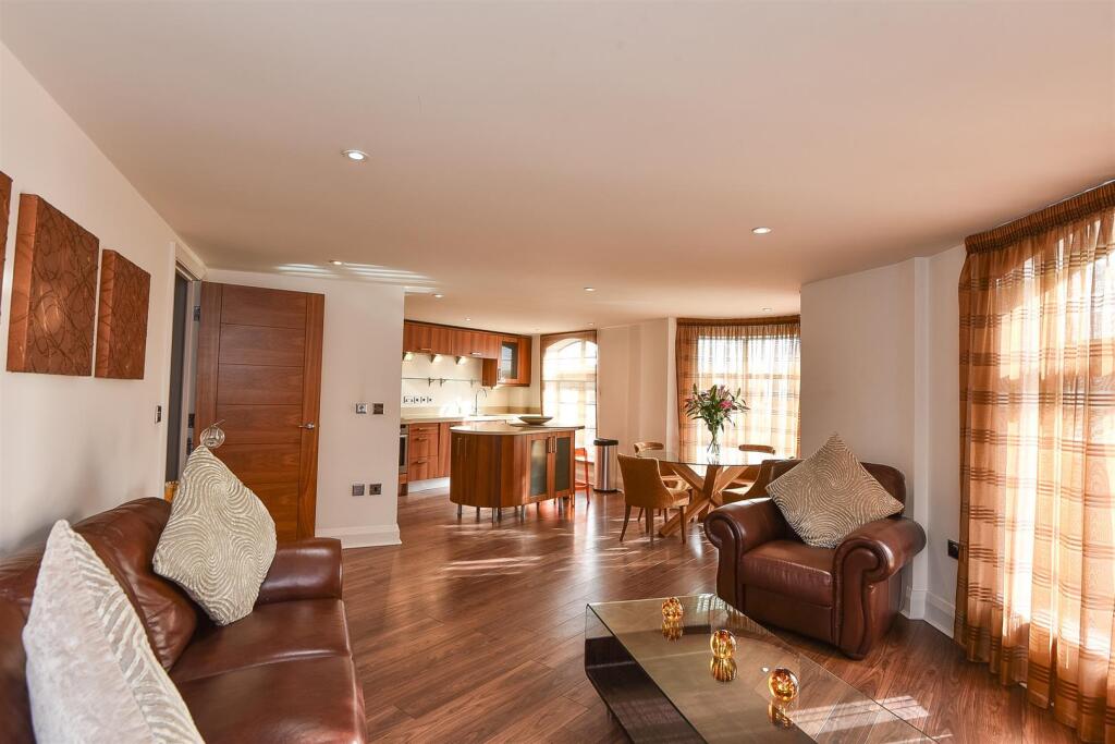 2 bedroom apartment for rent in Merchant Place, Merchantgate, YO1