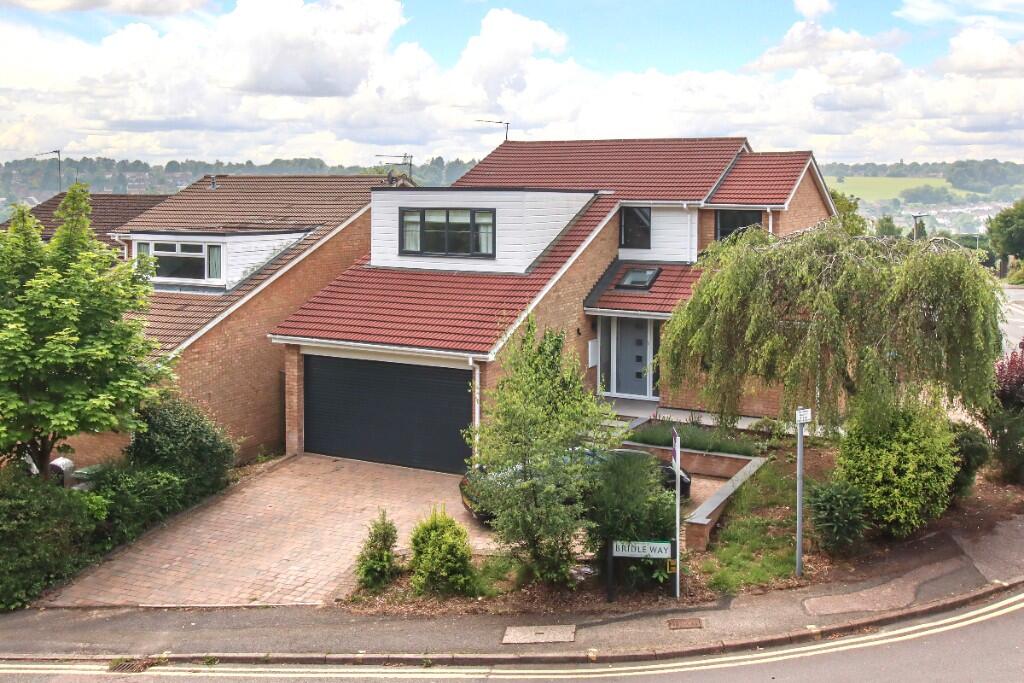 5 bedroom detached house for sale in Bridle Way, Berkhamsted ...