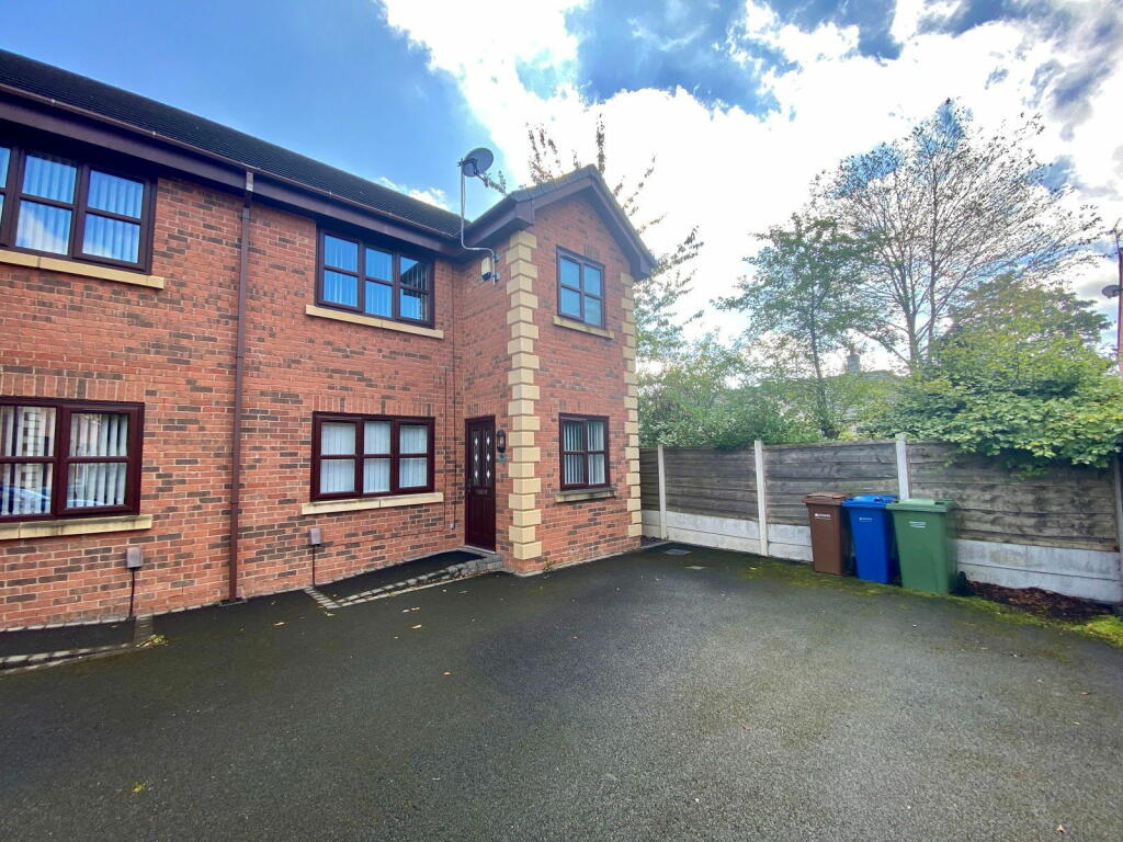 3 bedroom semi-detached house for sale in Rosewood Gardens, Gatley, SK8