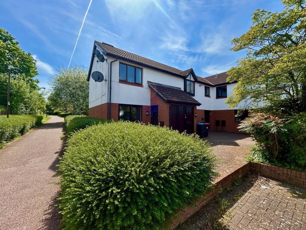 2 bedroom maisonette for sale in Culbertson Lane, Blue Bridge, Milton ...