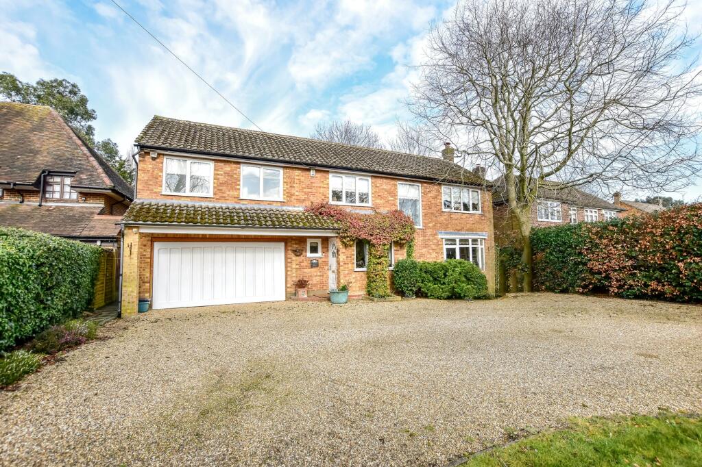 5 bedroom detached house for sale in Chipperfield Road, Kings Langley, WD4
