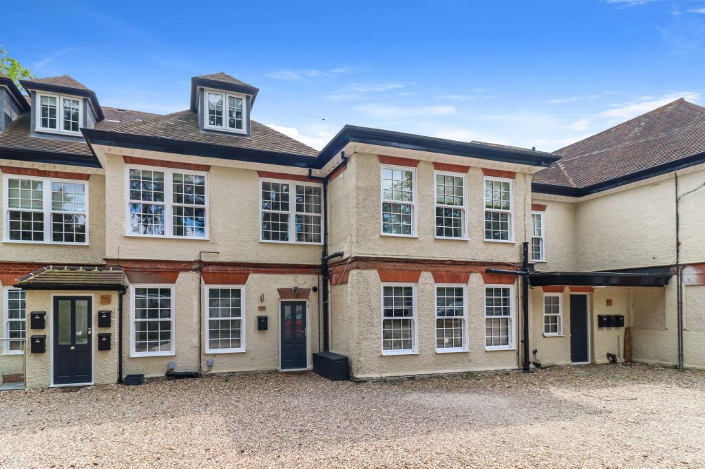 2 bedroom flat for sale in Chipperfield Road, Friarswood Chipperfield ...