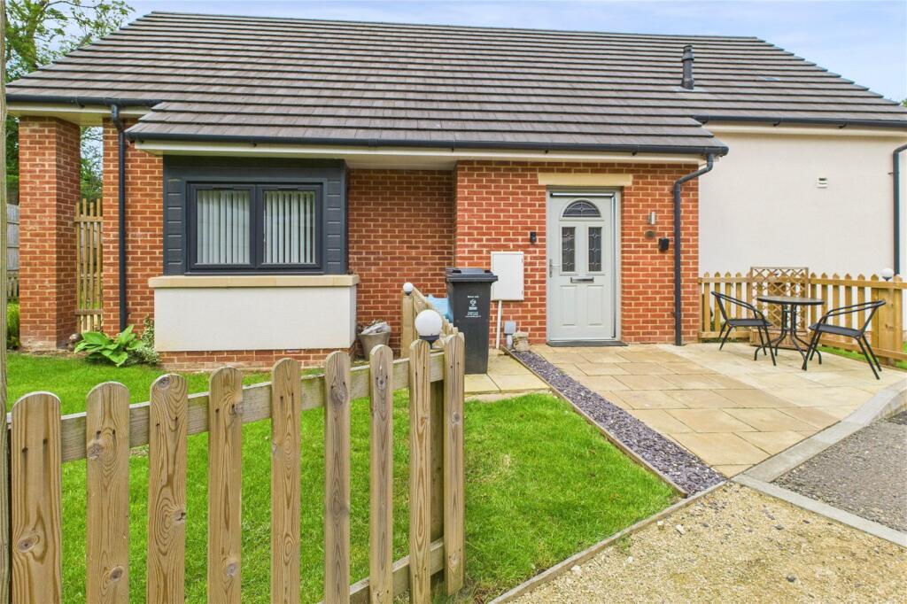 2 bedroom bungalow for sale in Barnes Road, Kingsdown, Swindon, SN3