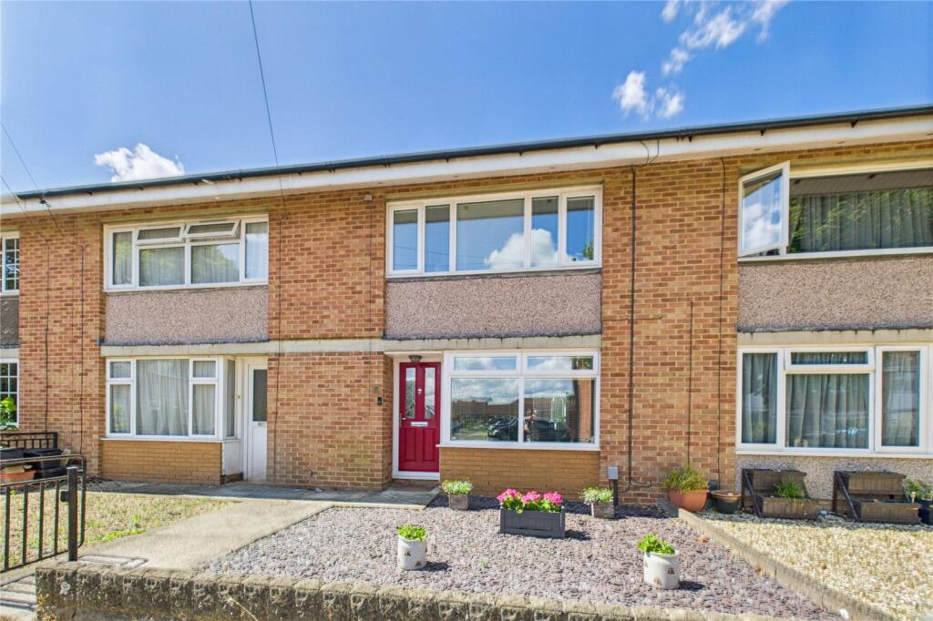 3 bedroom terraced house for sale in Hathaway Road, Upper Stratton ...