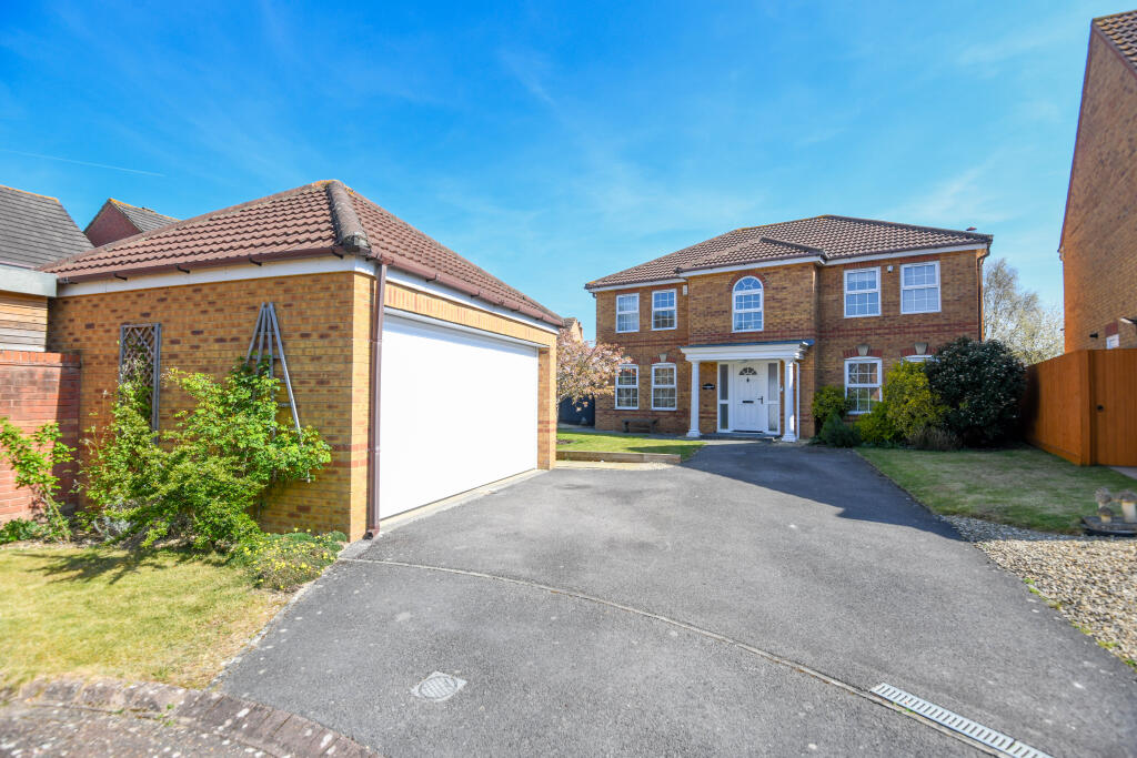 4 bedroom detached house for sale in Cornbrash Rise, Paxcroft Mead, BA14