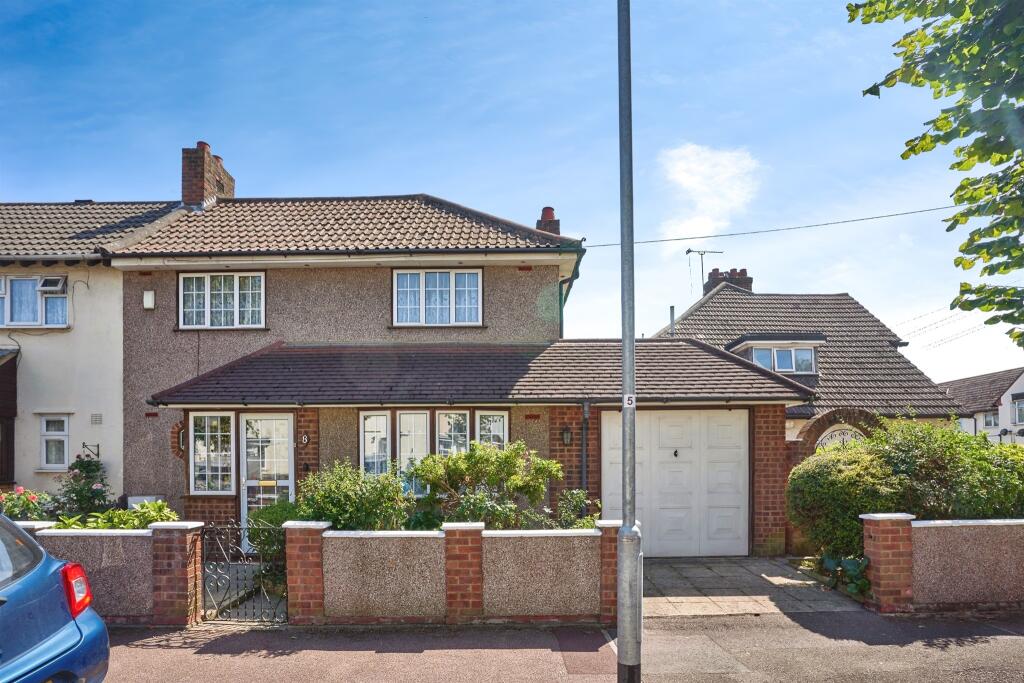2 Bedroom End Of Terrace House For Sale In Sutton Road Barking Ig11