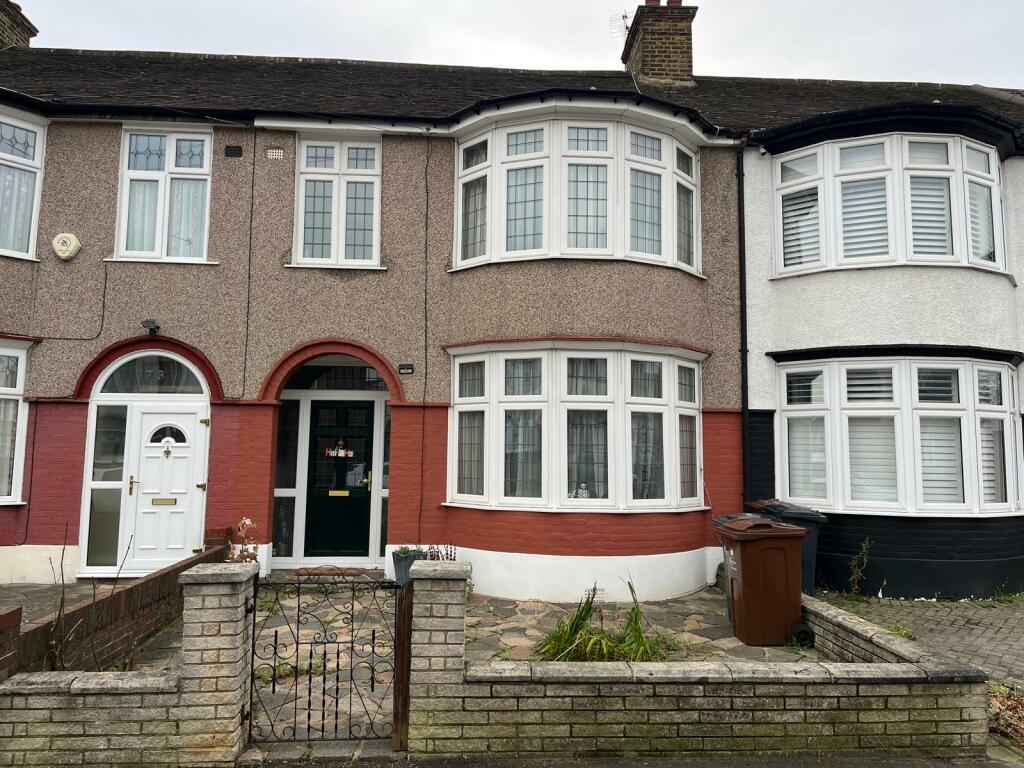 3 bedroom terraced house for sale in Hulse Avenue, Barking, IG11
