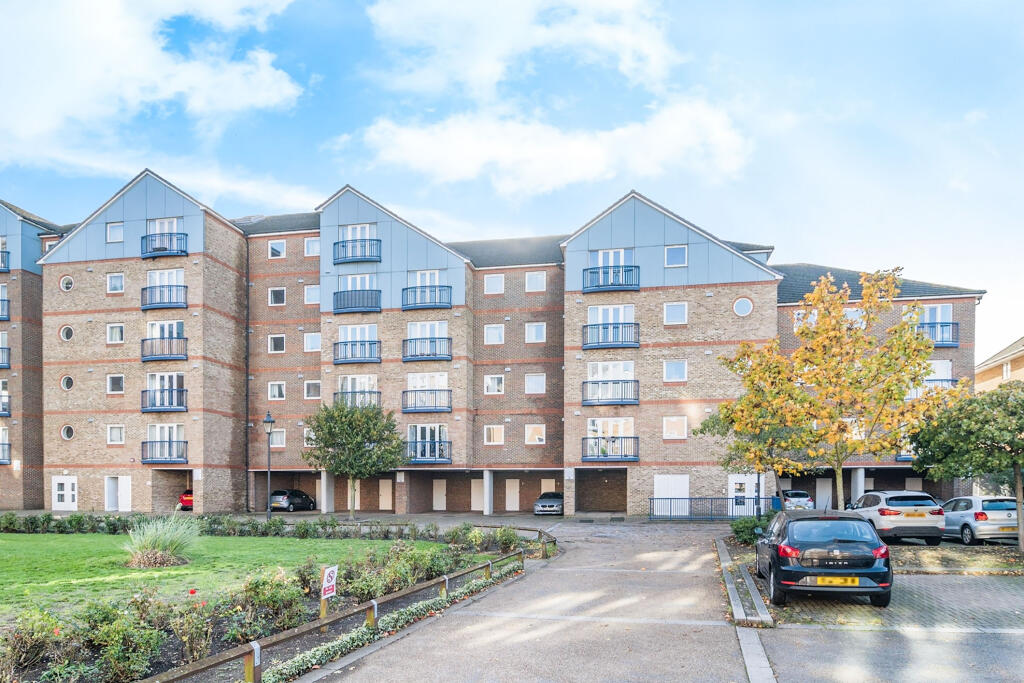 1 bedroom flat for sale in Argent Street, Grays, RM17