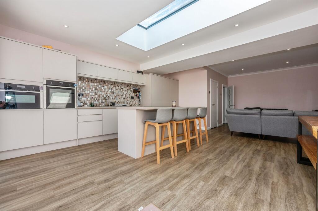 3 bedroom detached house for sale in Rectory Road, Grays, RM17