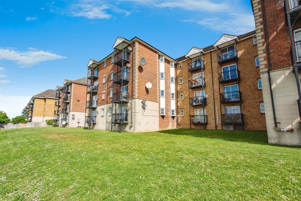 2 bedroom ground floor flat for sale in Harrisons Wharf, Purfleet-On ...