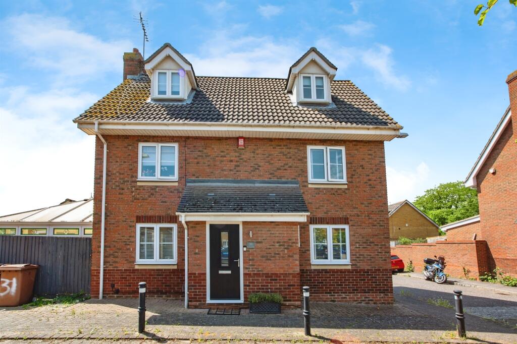 4 bedroom detached house for sale in Newburgh Road, Grays, RM17