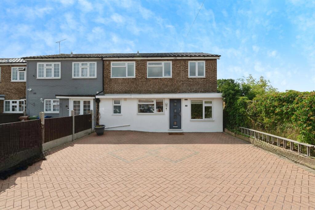 4 bedroom end of terrace house for sale in St. Johns Road, Chadwell St ...