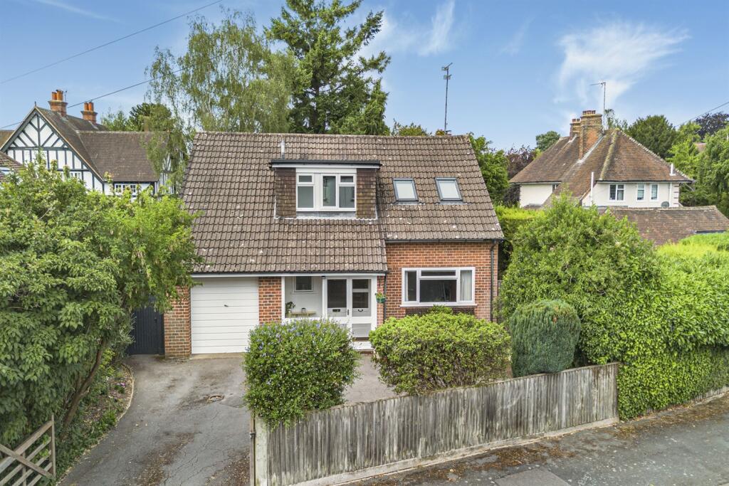 4 bedroom detached house for sale in Ilkley Road, Caversham Heights ...