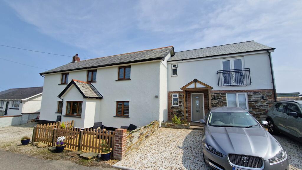 5 bedroom detached house for sale in Hallworthy, 3 Bed plus Two Bed, PL32