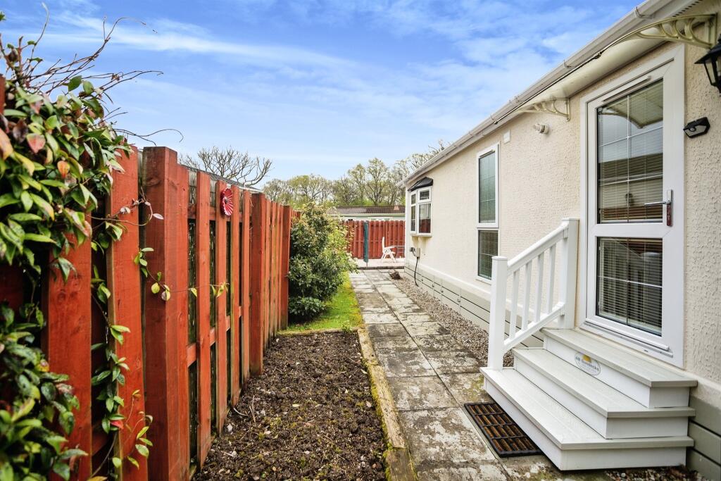 2 bedroom park home for sale in Capel Gardens, Ruckinge, Ashford, TN26