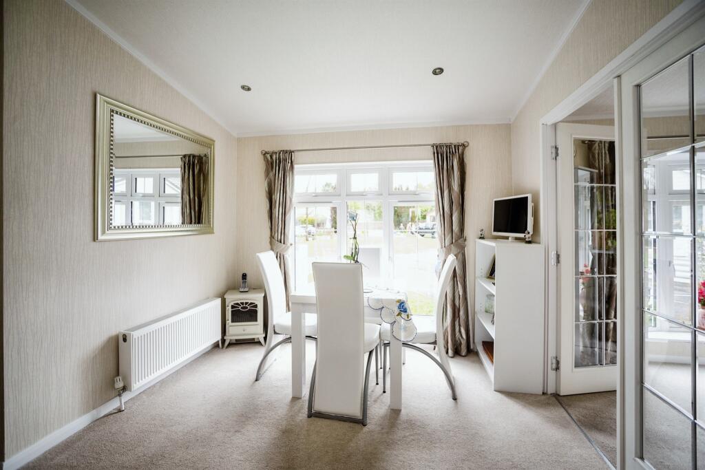 2 bedroom park home for sale in Capel Gardens, Ruckinge, Ashford, TN26