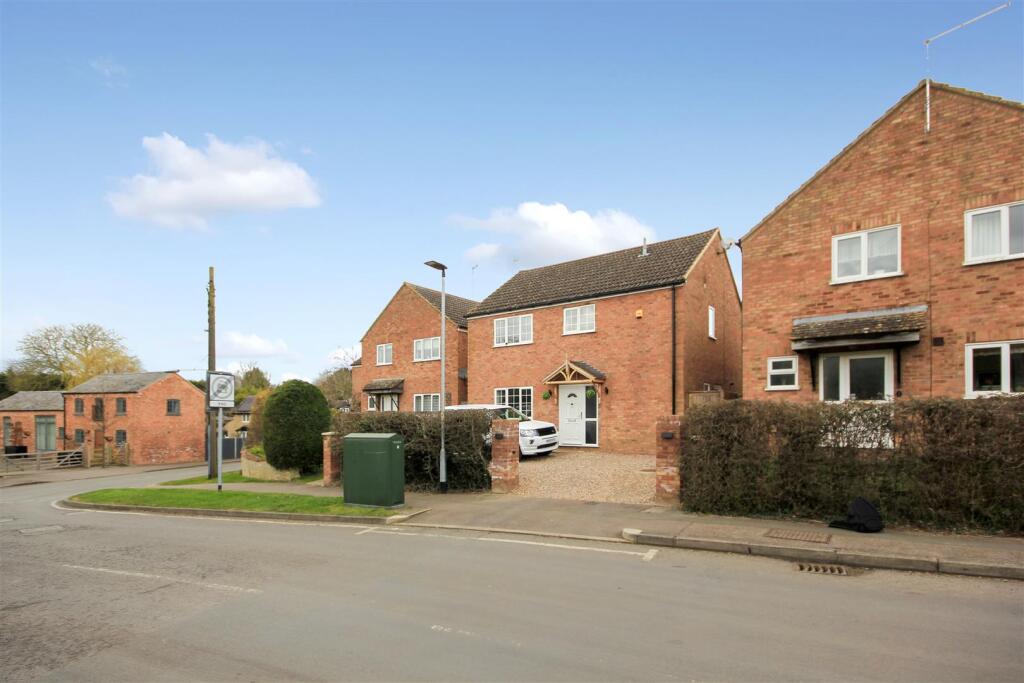 4 bedroom detached house for sale in High Street, Wymington, NN10