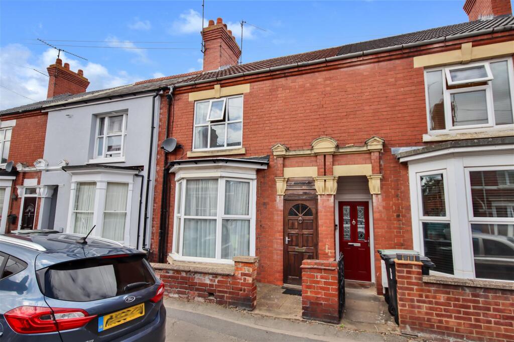 3 bedroom terraced house for sale in Windmill Road, Rushden, NN10