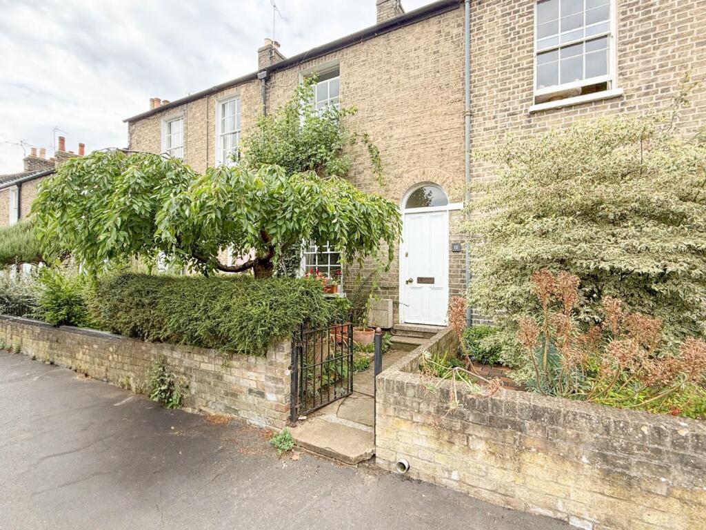 3 bedroom terraced house for sale in Ferry Path, Cambridge, CB4
