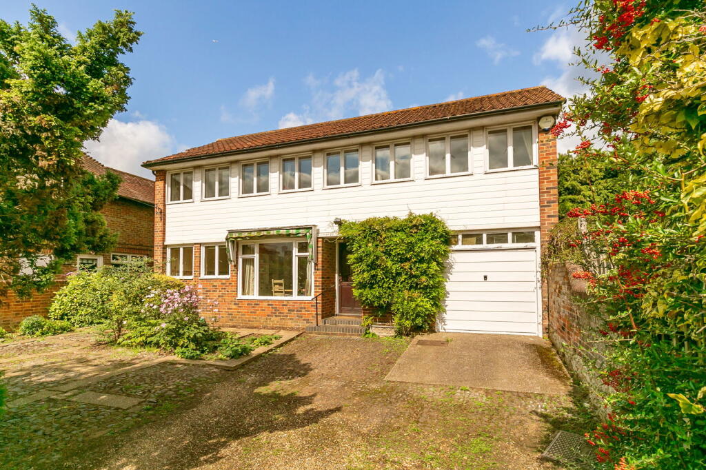 3 bedroom detached house for sale in The Street, Wonersh, Guildford GU5