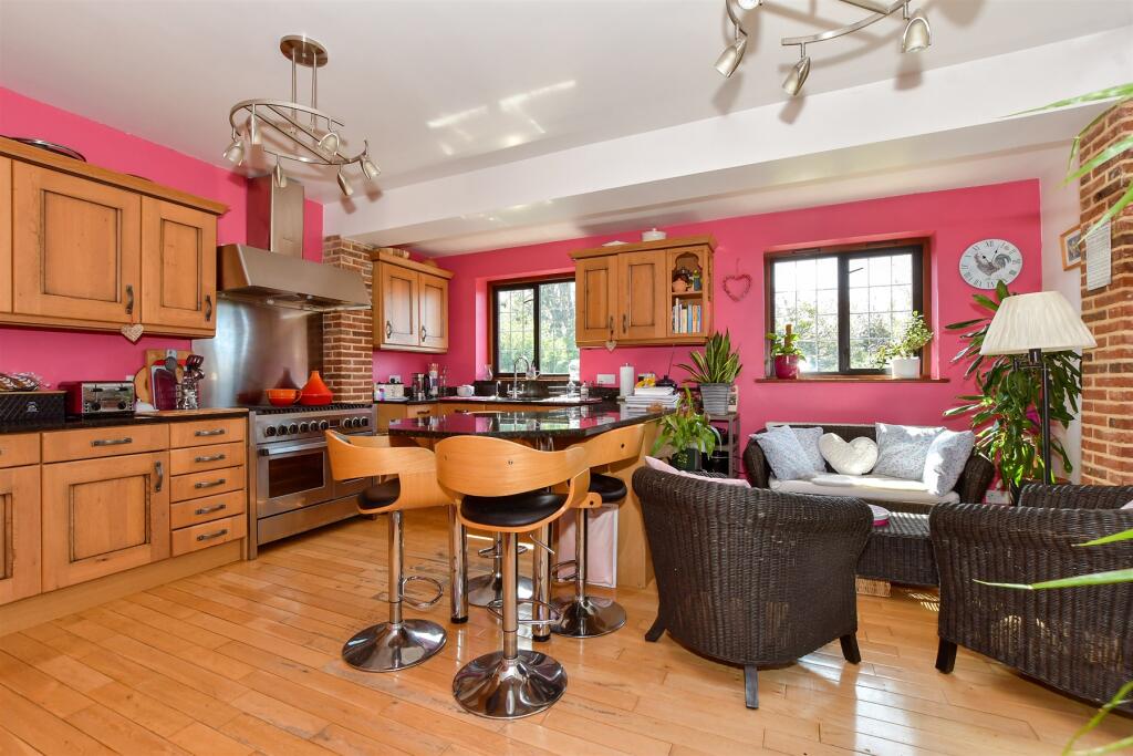 4 bedroom detached house for sale in London Road, Ramsgate, Kent, CT11