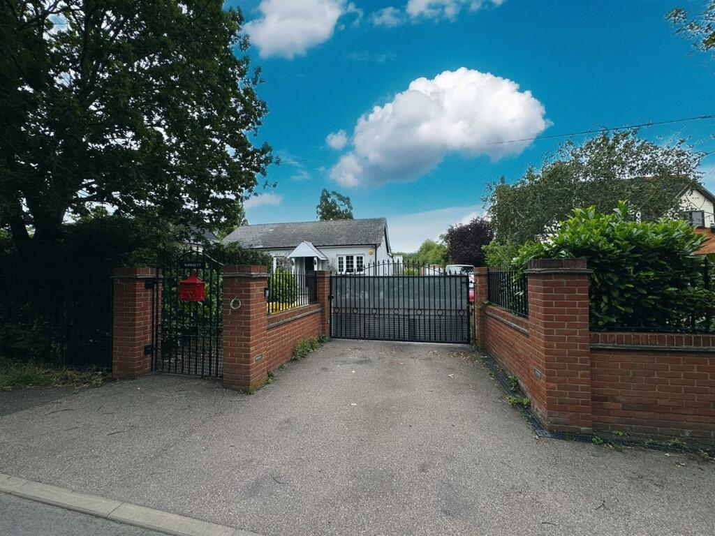4 Bedroom Detached Bungalow For Sale In Lower Dunton Road Horndon On