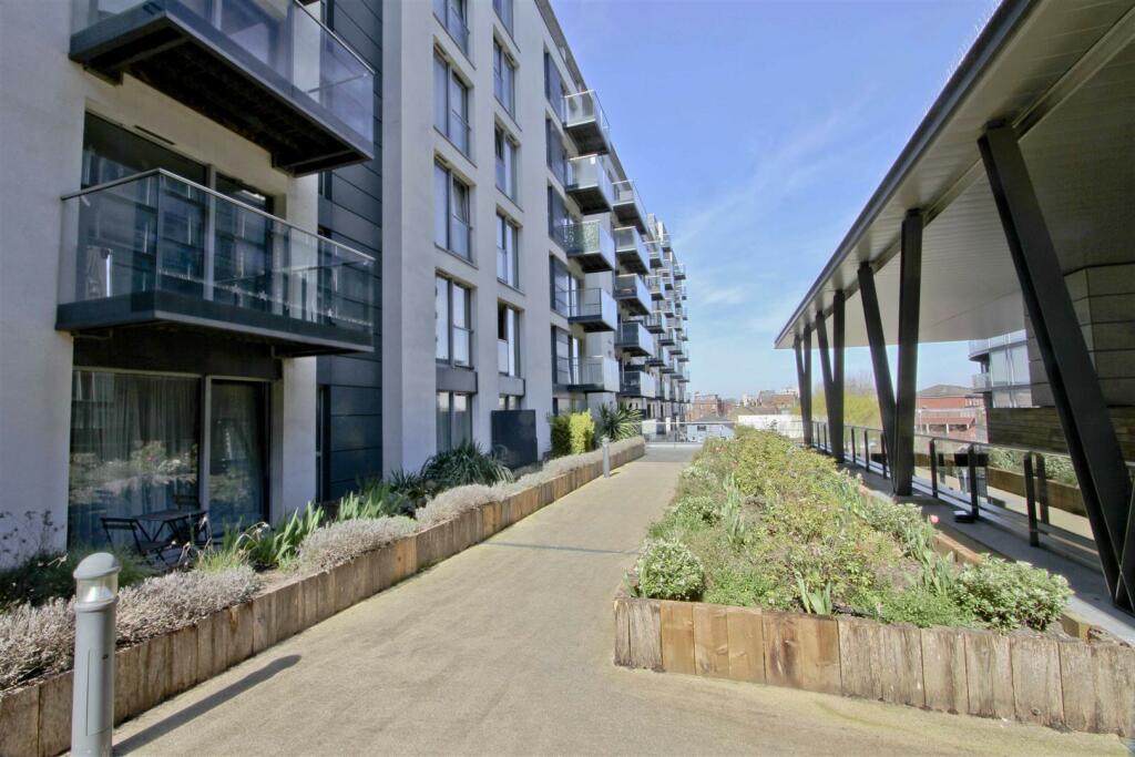 1 bedroom apartment for sale in Vantage Building, Station Approach ...