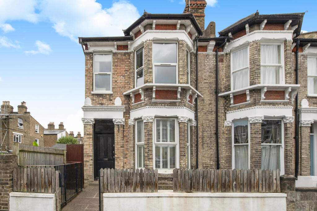 2 bedroom flat for sale in Muschamp Road, Peckham, SE15