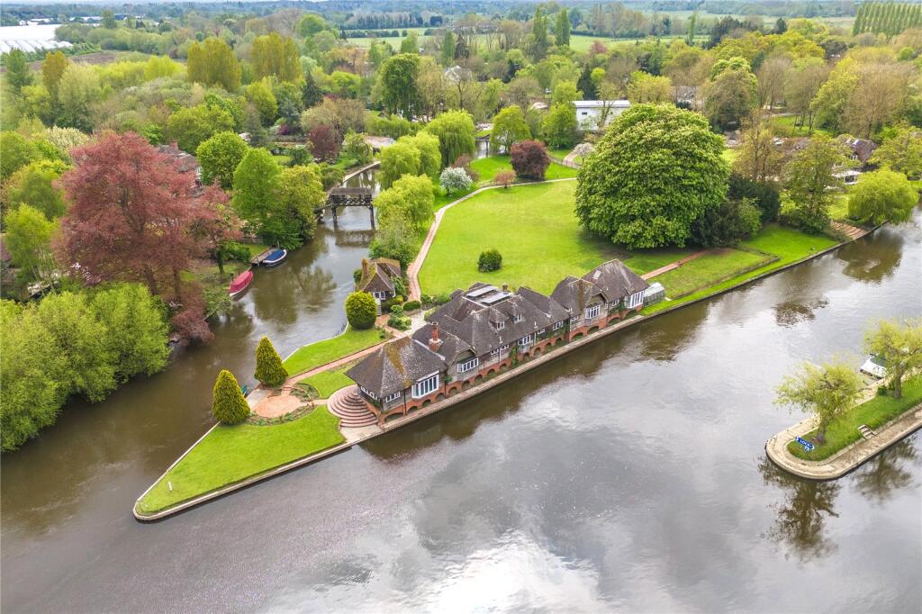 7 bedroom detached house for sale in Loddon Drive, Wargrave, Reading ...