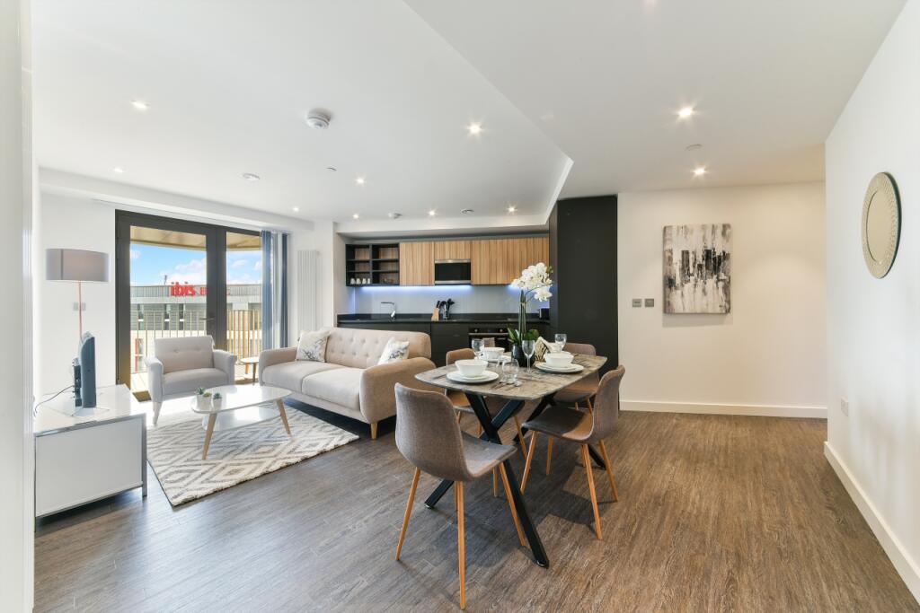2 bedroom flat for sale in Western Gateway, Docklands, London, E16