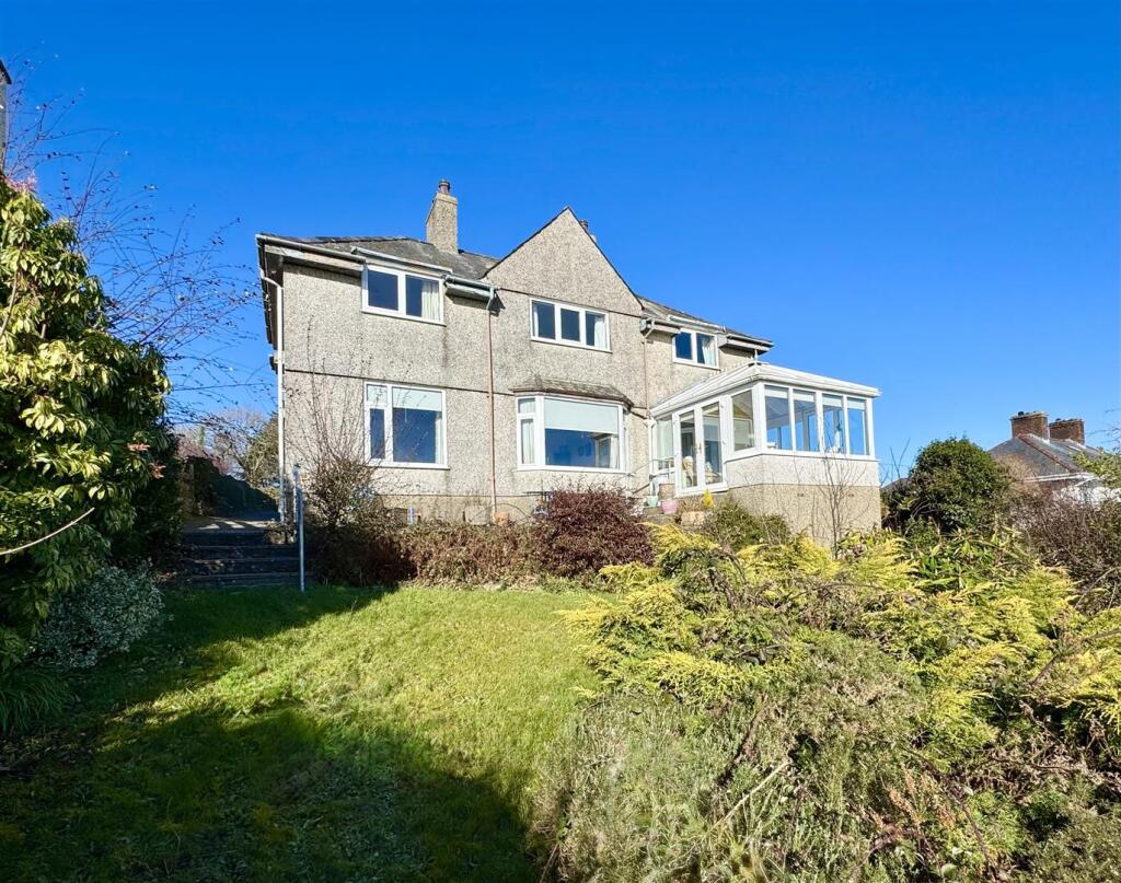 4 bedroom detached house for sale in Llwynhudol, Pwllheli, LL53