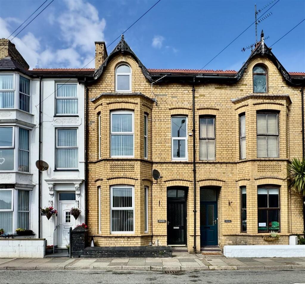 5 bedroom terraced house for sale in Yr Ala, Pwllheli, LL53