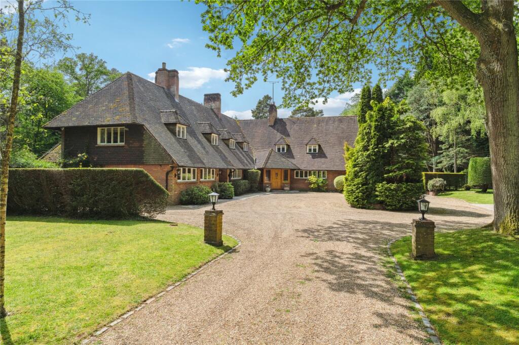 6 bedroom detached house for sale in Nightingales Lane, Chalfont St ...