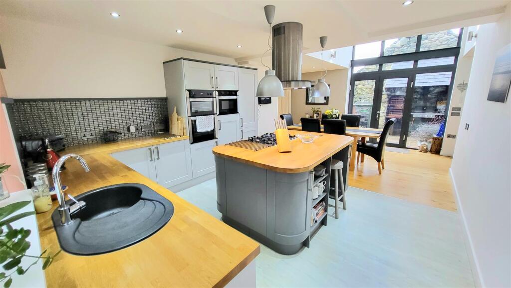 4 bedroom detached house for sale in Plas Yn Dre Bach, Dyffryn Ardudwy ...