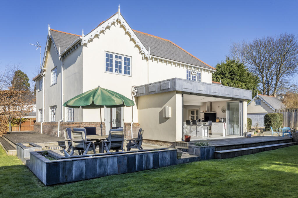 6 bedroom detached house for sale in Haywards Lane Cheltenham ...