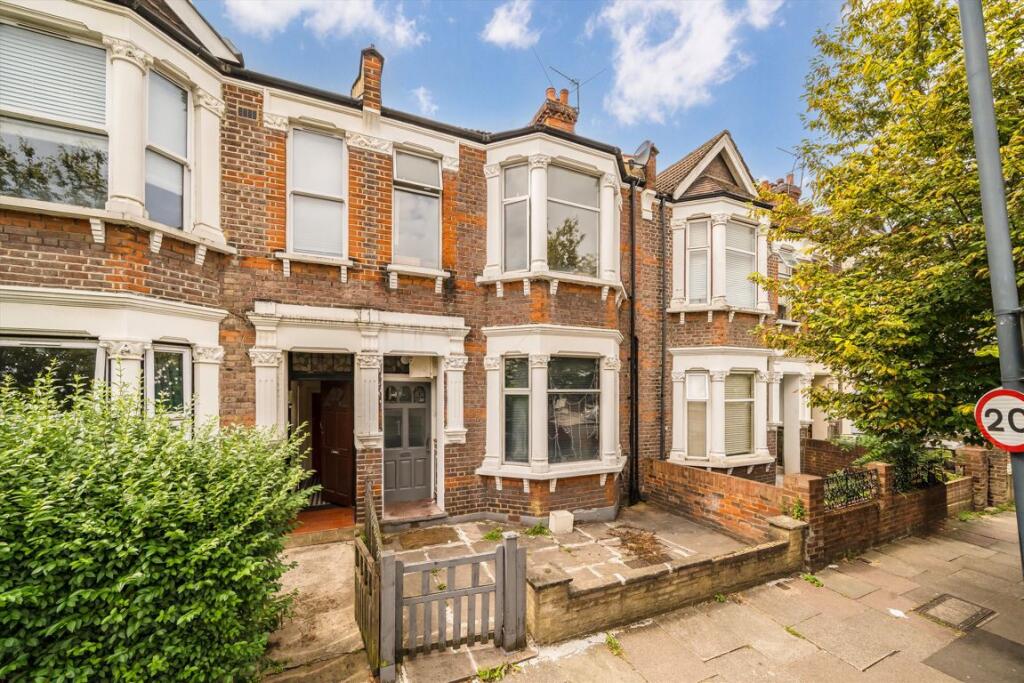 3 bedroom flat for rent in Leghorn Road, Willesden, NW10
