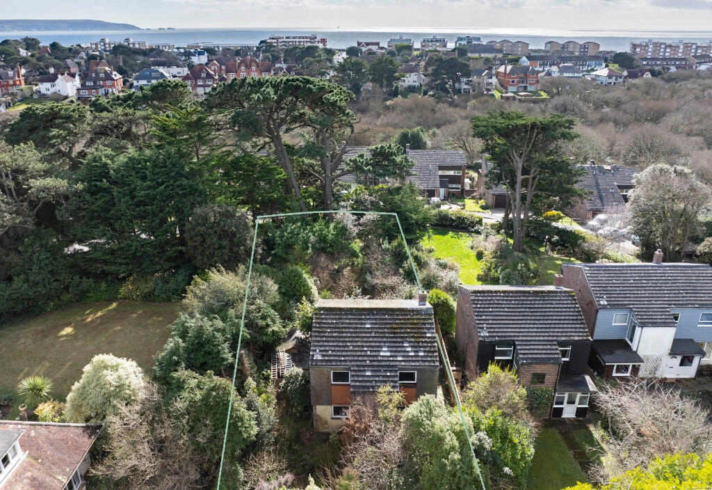 3 bedroom detached house for sale in Studland Drive, Milford on Sea, SO41