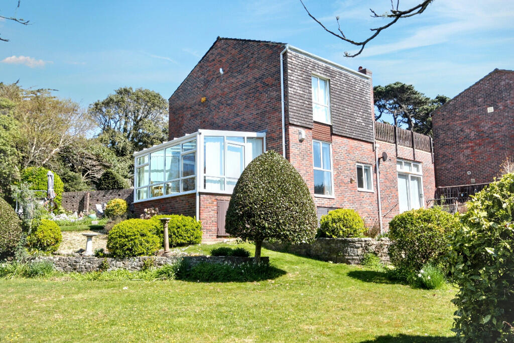 4 bedroom detached house for sale in Studland Drive, Milford on Sea, SO41