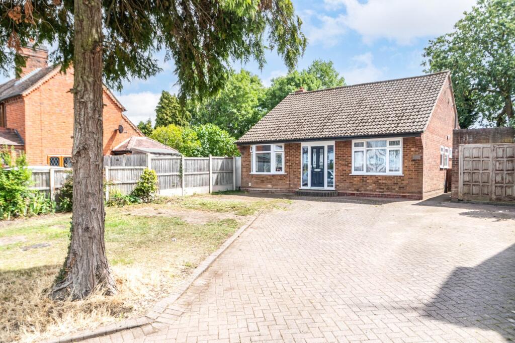 3 bedroom bungalow for sale in Heathfield Road, Webheath, Redditch, B97