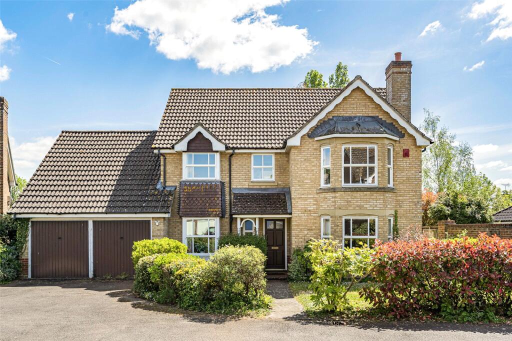 4 bedroom detached house for sale in Masons Way, Codmore Hill ...
