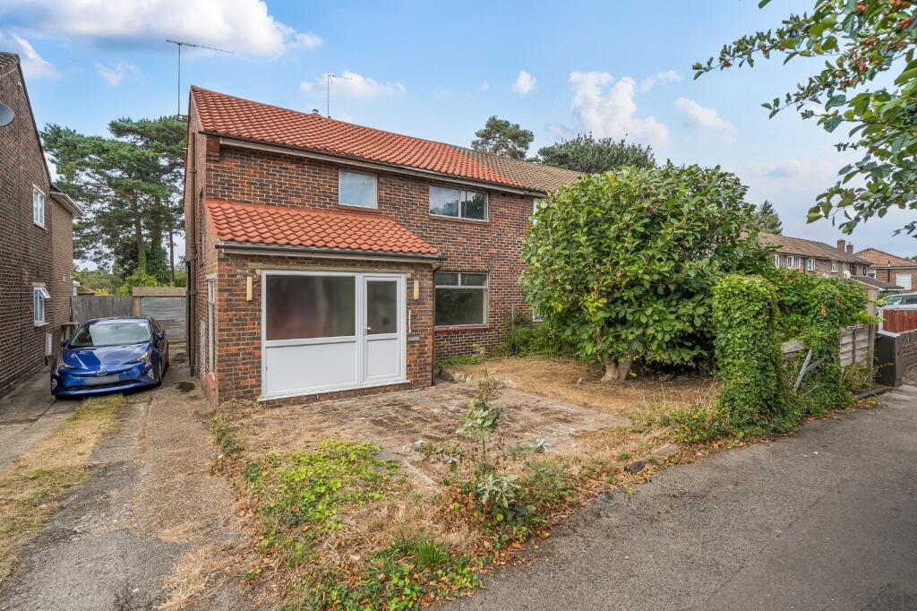 3 bedroom semi-detached house for sale in Albert Drive, Sheerwater ...