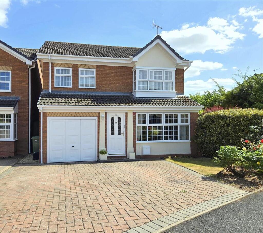 4 bedroom detached house for sale in Santa Maria Way, Stourport-On ...