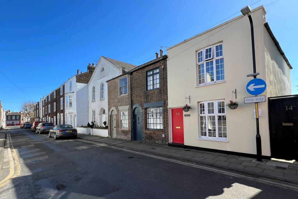 2 bedroom end of terrace house for sale in Duke Street, Deal, CT14