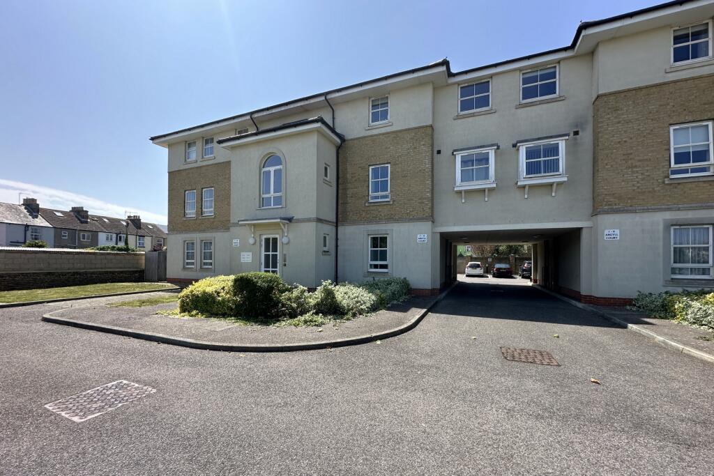 1 bedroom flat for sale in Trafalgar Drive, Walmer, CT14