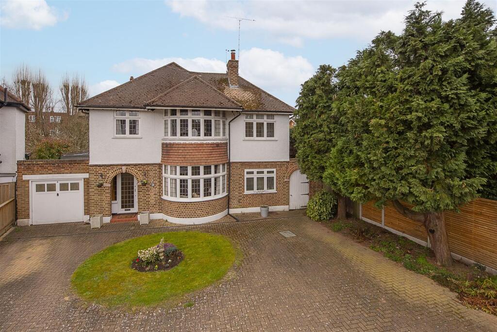 4 bedroom detached house for sale in Home Farm Close, Thames Ditton, KT7
