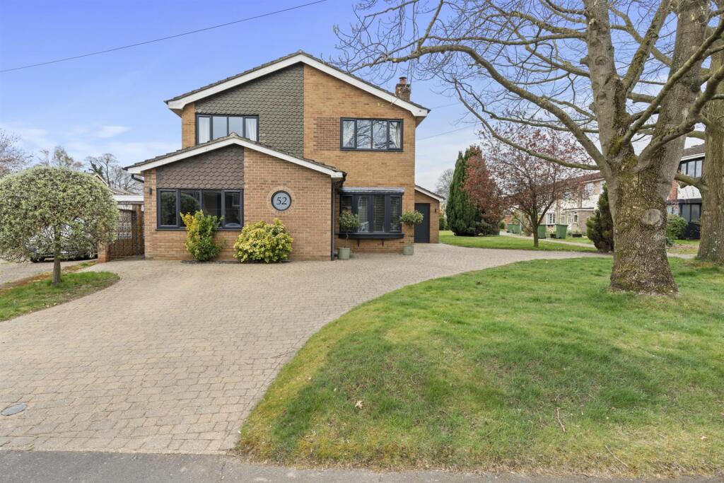 4 bedroom detached house for sale in The Warren, Old Catton, Norwich, NR6