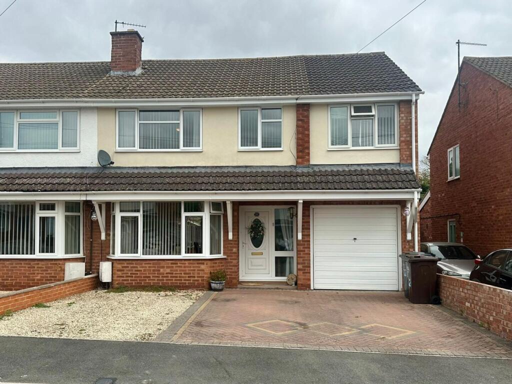 4 bedroom semi-detached house for sale in Glebe Close, Credenhill, HR4